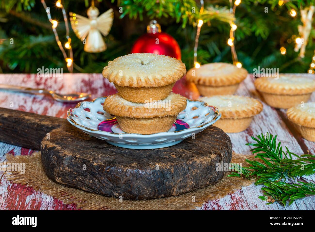 Christmas cake pudding mince pies hi-res stock photography and images ...