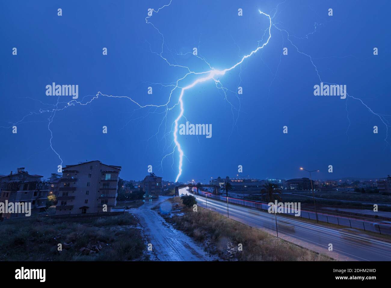 Lightning and thunder hi-res stock photography and images - Alamy