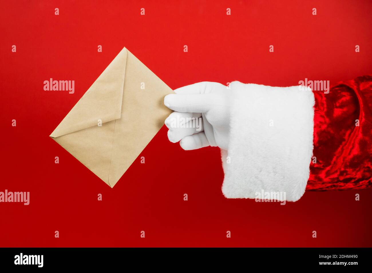 Hand deliver christmas card hi-res stock photography and images - Alamy