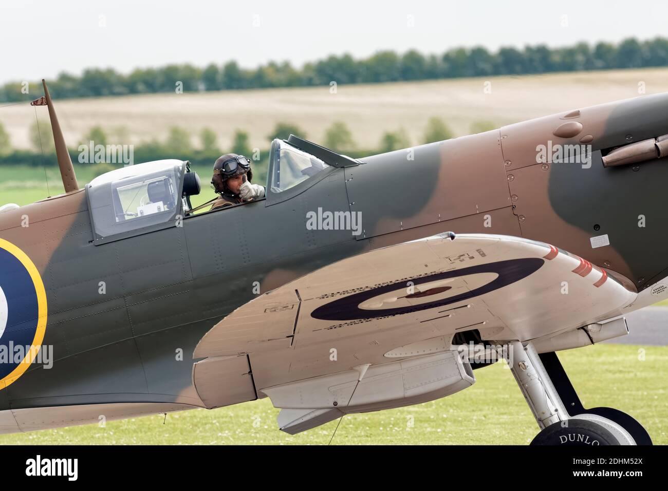 Spitfire cockpit hi-res stock photography and images - Alamy
