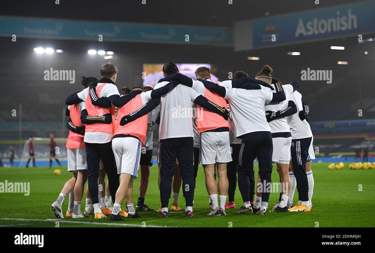 Leeds united team huddle hi-res stock photography and images - Alamy