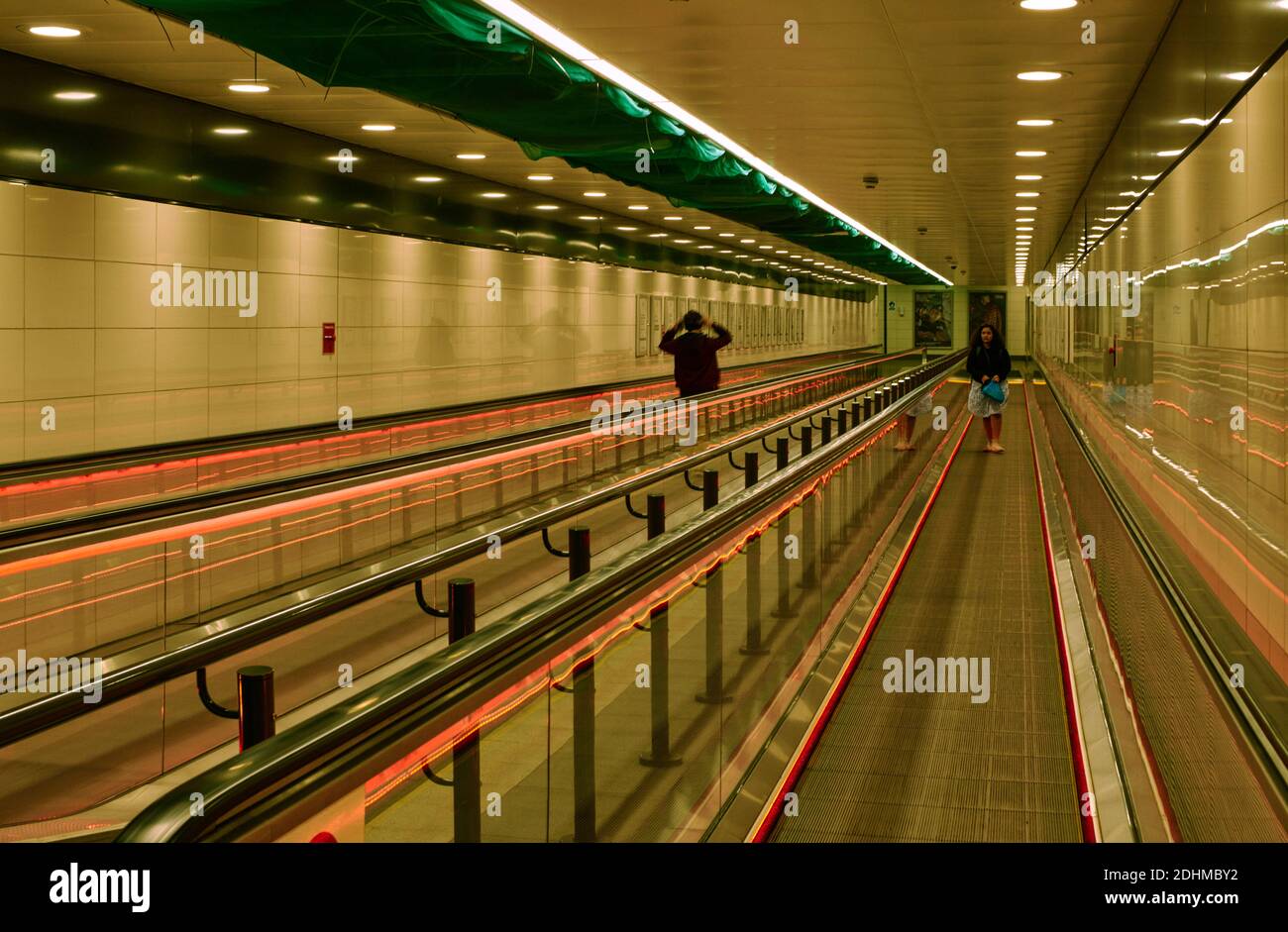 Travelators hi-res stock photography and images - Alamy