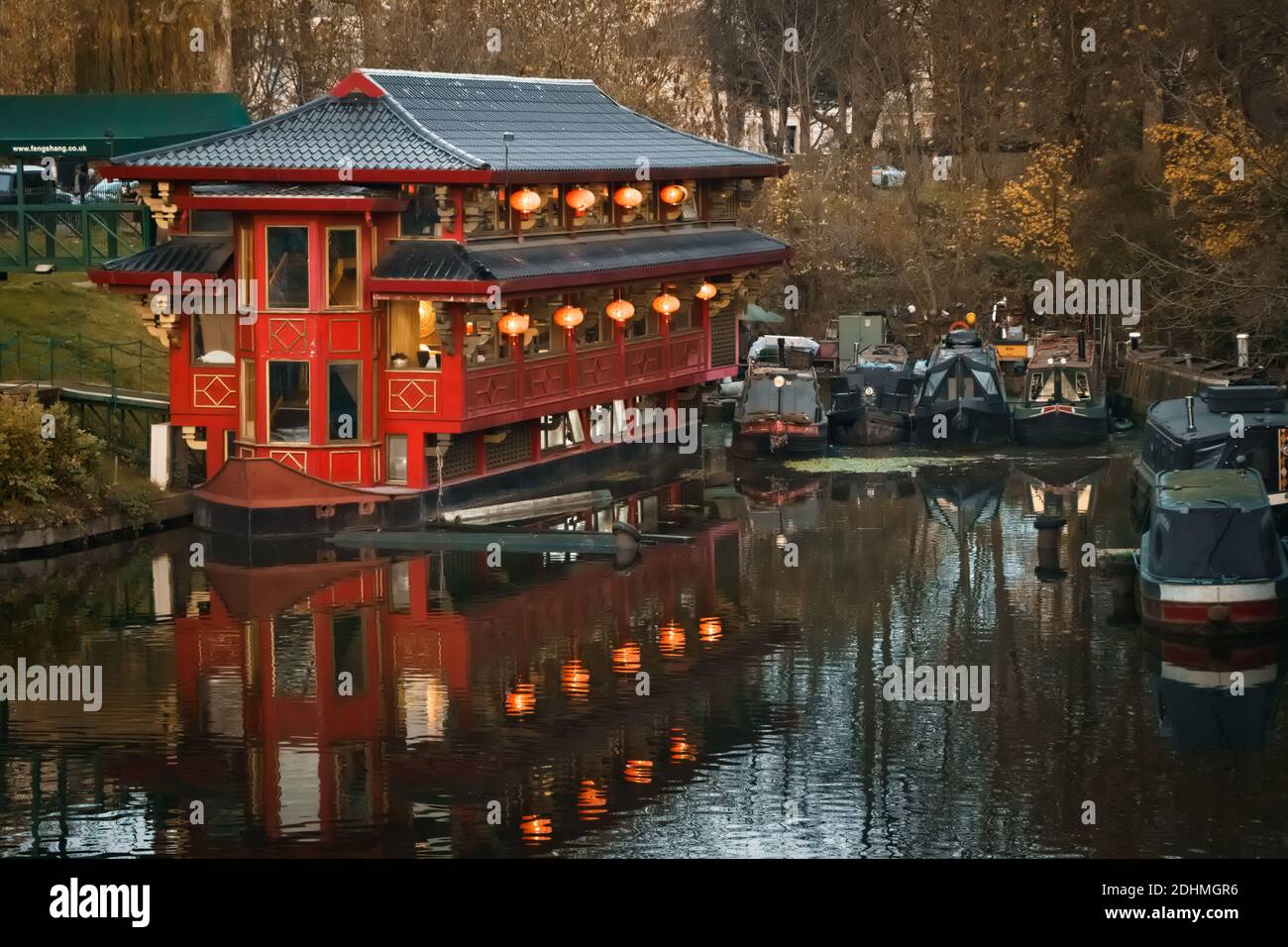 Floating chinese restaurant hi-res stock photography and images - Alamy