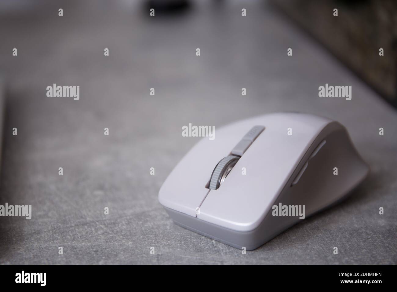 Grey white wireless computer mouse lying on a desk Stock Photo - Alamy