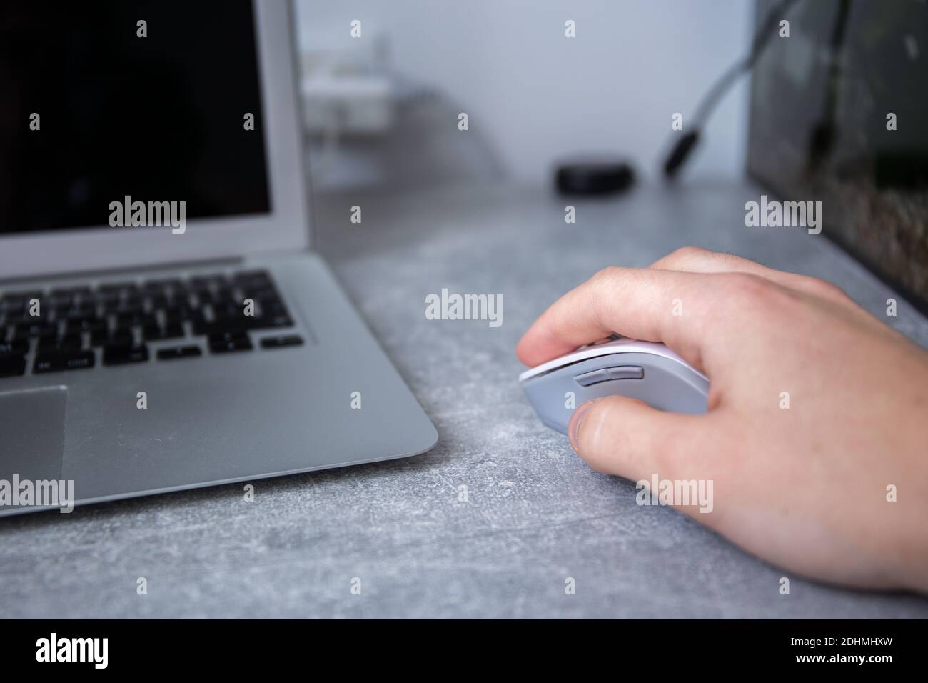 Hand holding wireless mouse hi-res stock photography and images - Alamy