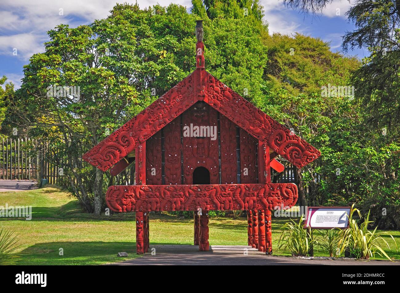 Maori storehouse, Rotowhio Marae, Te Puia, New Zealand Maori Arts and ...