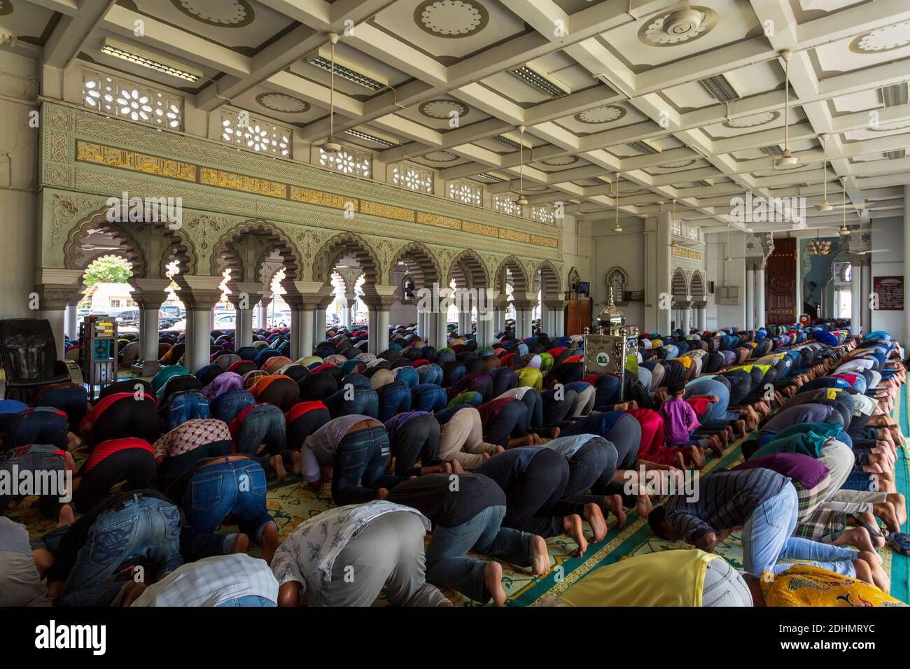 Malaysia friday prayer men praying hi-res stock photography and images ...