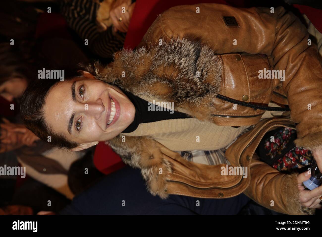 Caterina Murino assiste a la soiree Hommage a Laurent Violet au Theatre ...