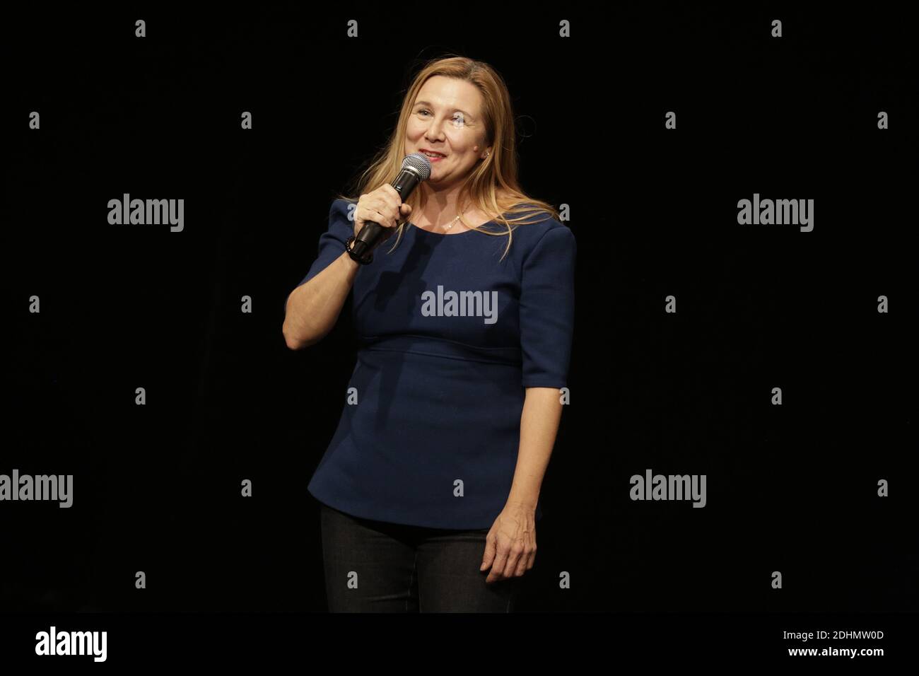 Sophie Porte assiste a la soiree Hommage a Laurent Violet au Theatre ...