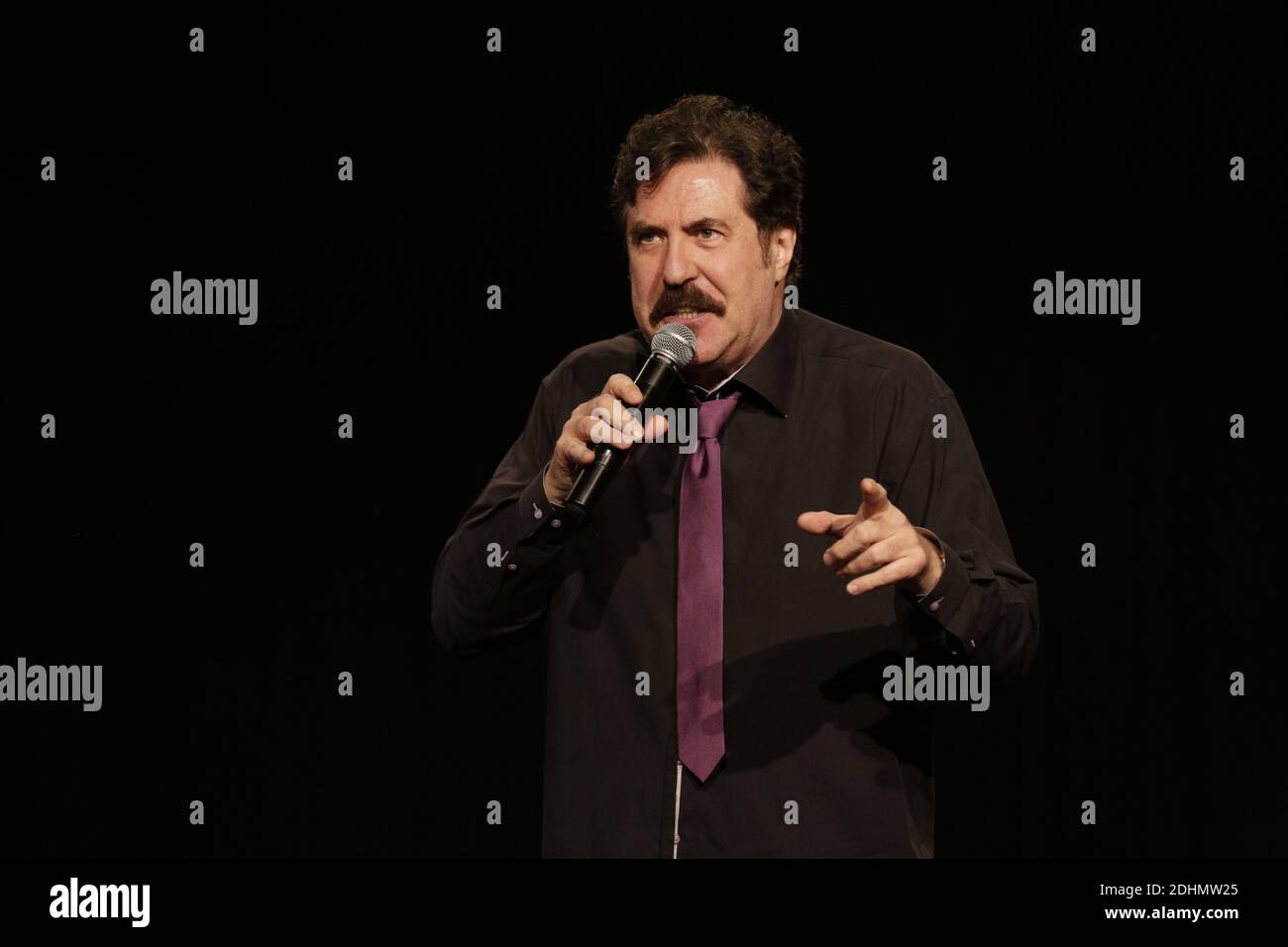 Serge Llado assiste a la soiree Hommage a Laurent Violet au Theatre Les ...