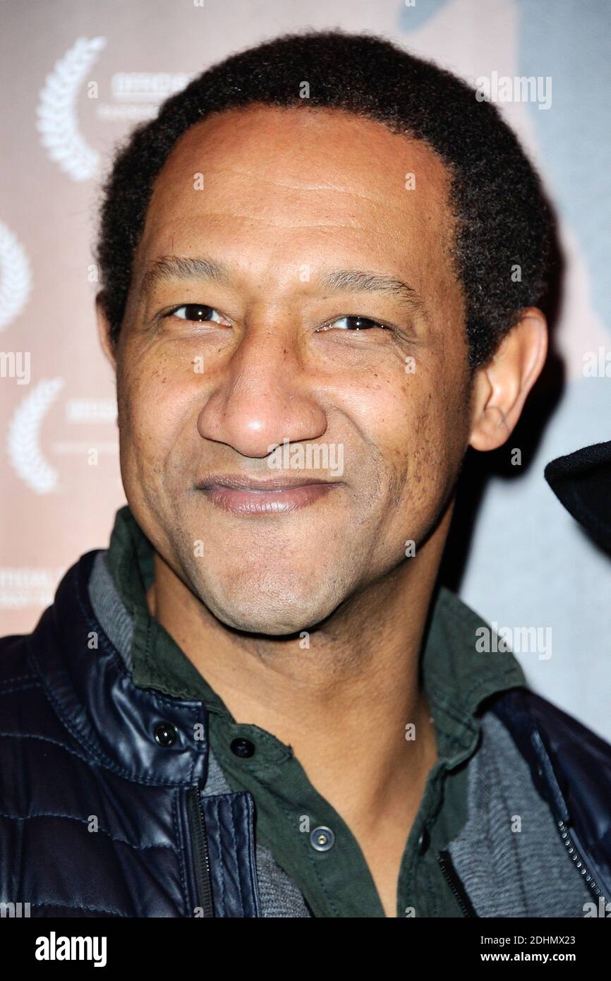 Edouard Montoute assiste a l'avant-premiere du film 'Night Fare' au ...