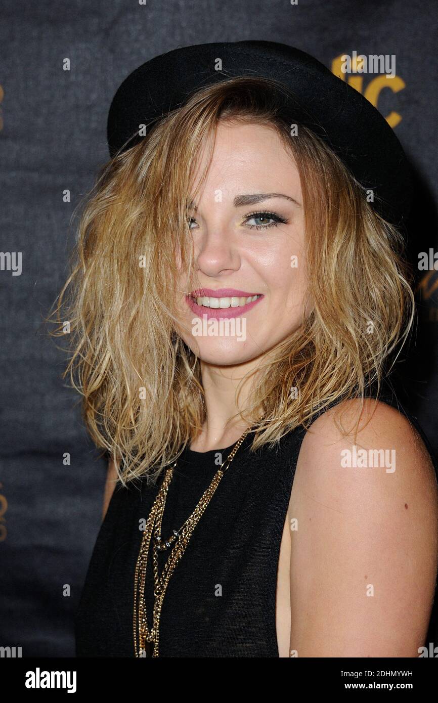 Sarah de Les Anges assiste a la ceremonie des Lauriers TV Awards au ...