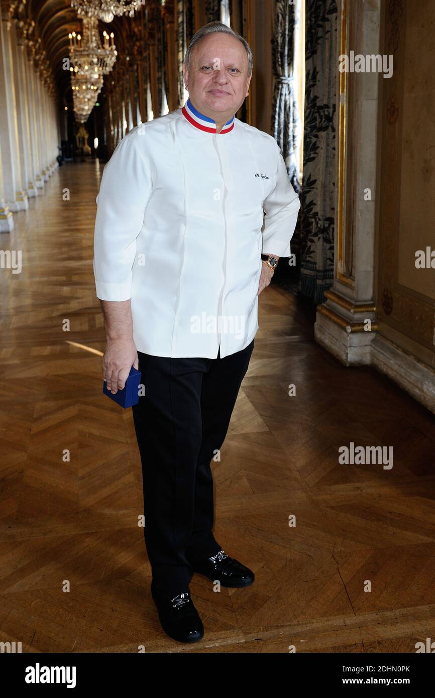 Joel Robuchon assiste a la ceremonie donnee a la mairie de Paris pour ...