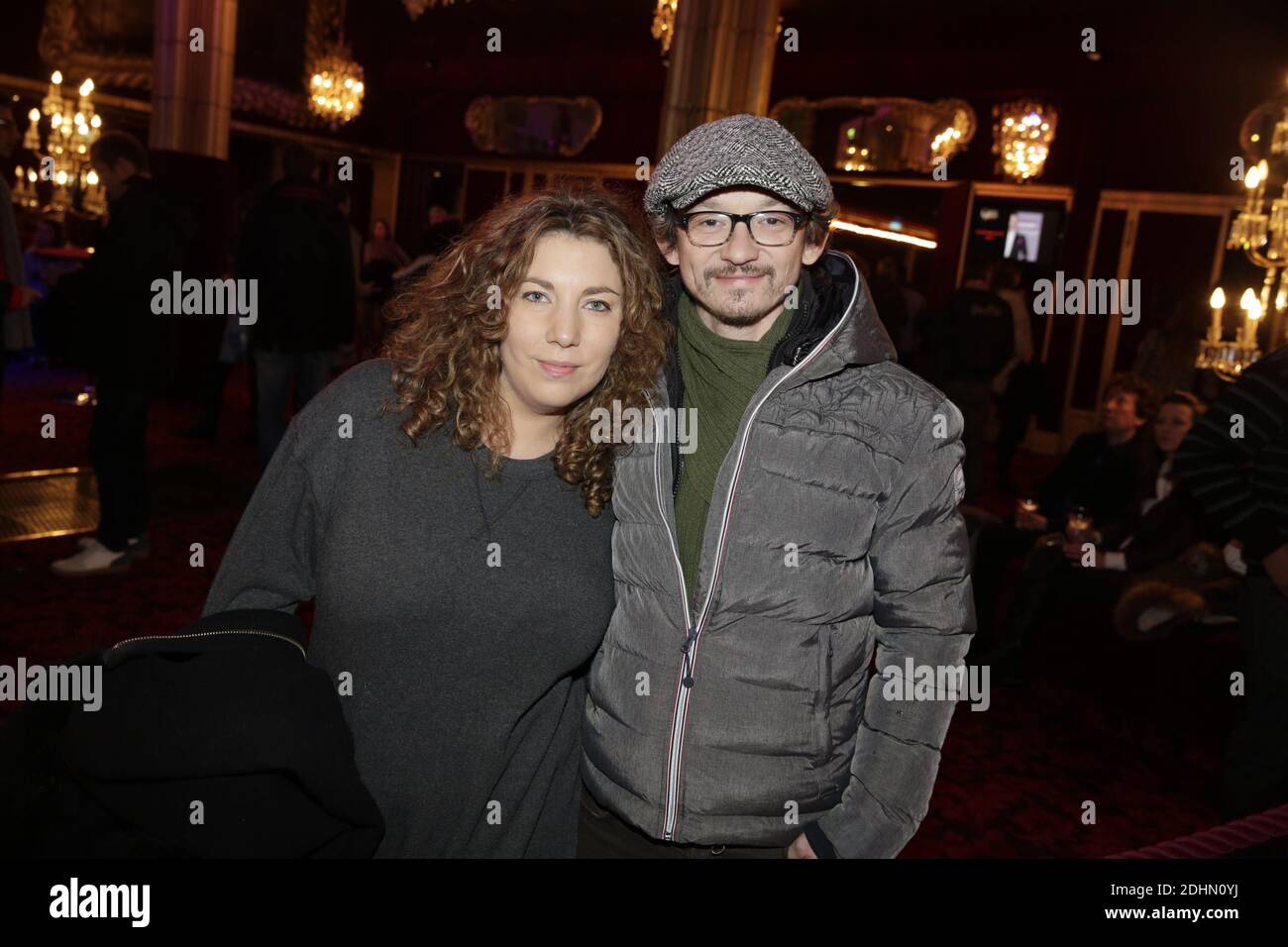 Julien Courbey et sa compagne assiste a la premiere de la Comedie ...