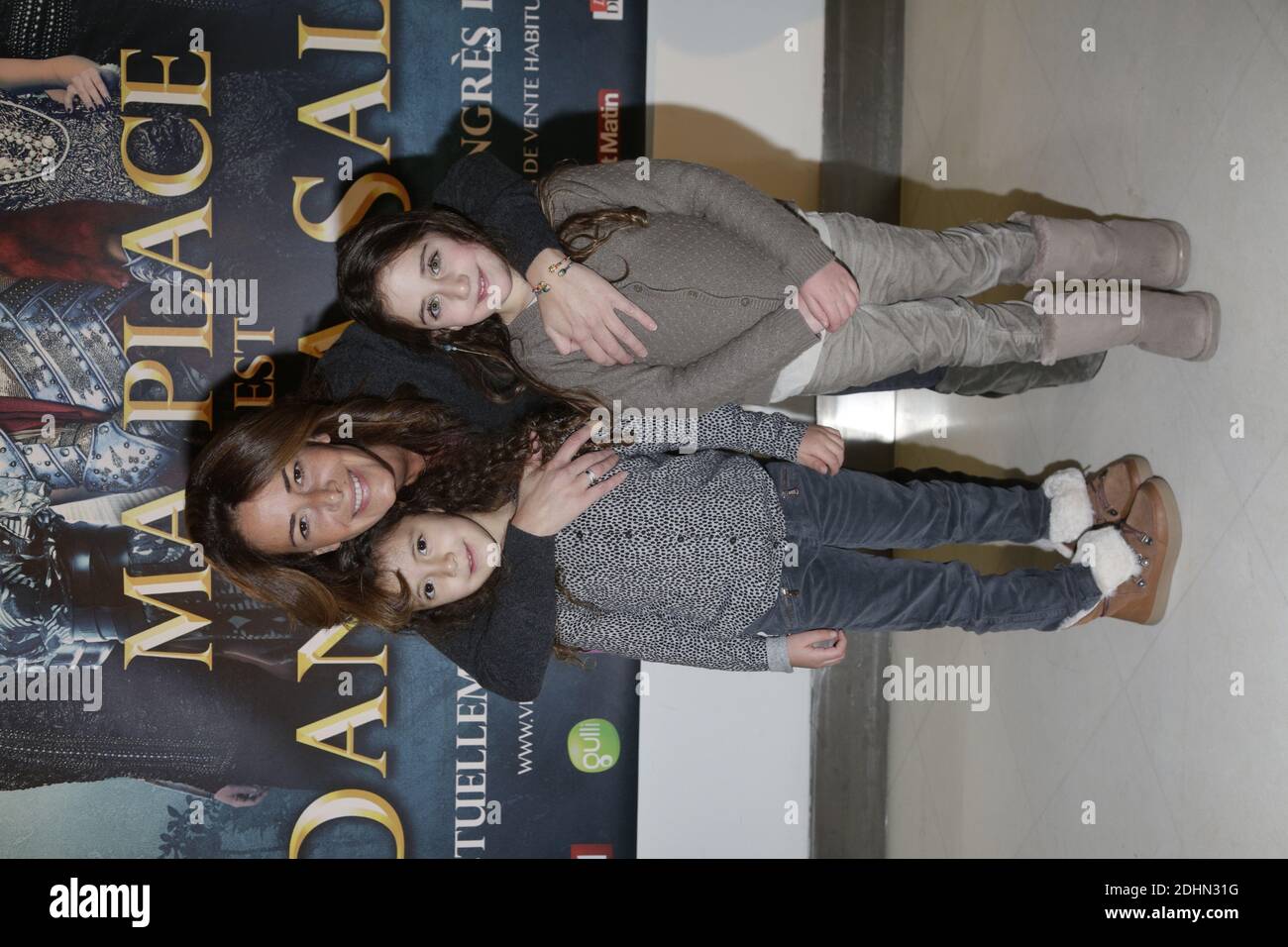 Elsa Fayer et ses enfants assistent a la dernière representation ...