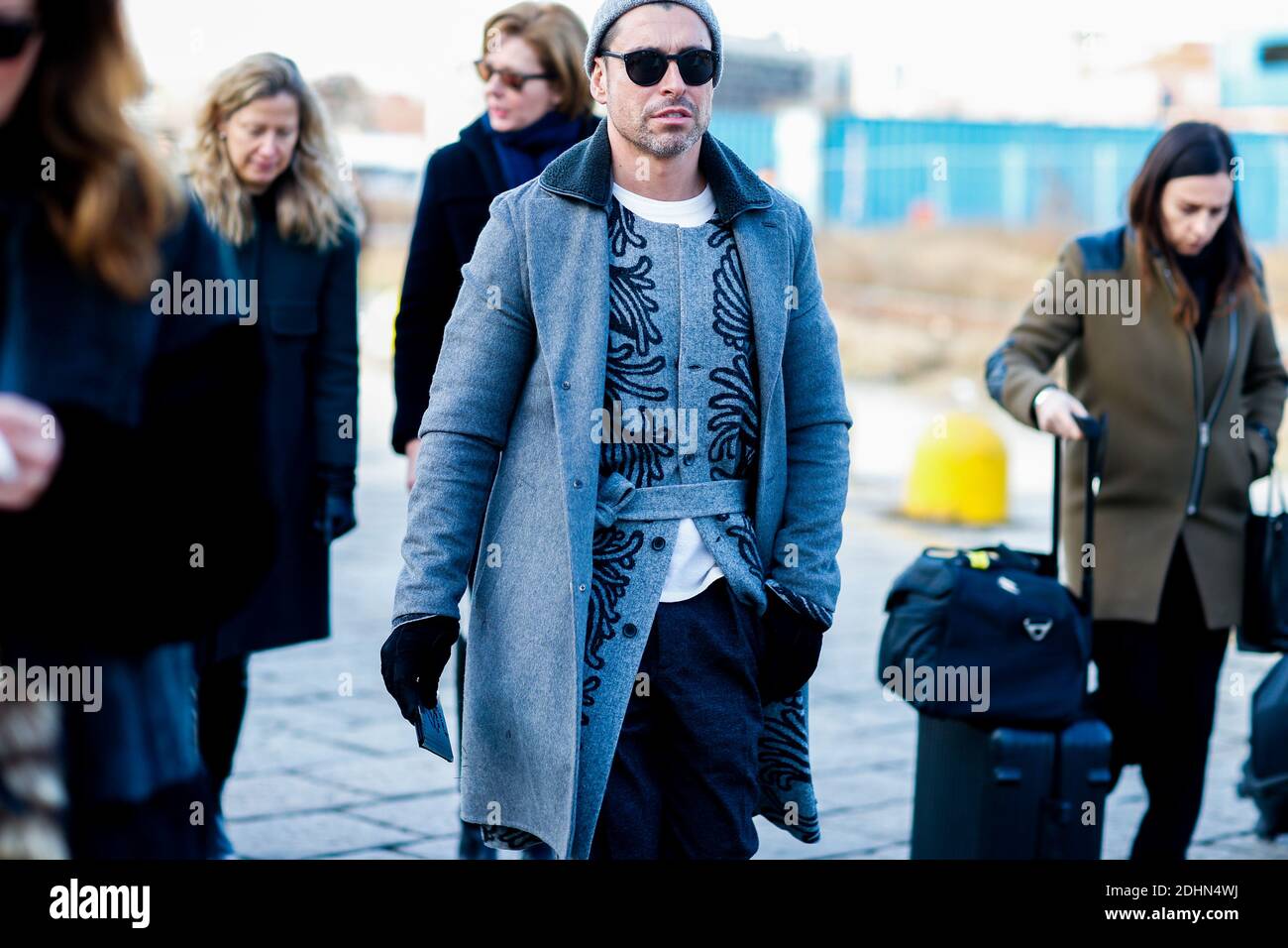 Street style, Alex Badia arriving at Gucci Fall-Winter 2016-2017 ...