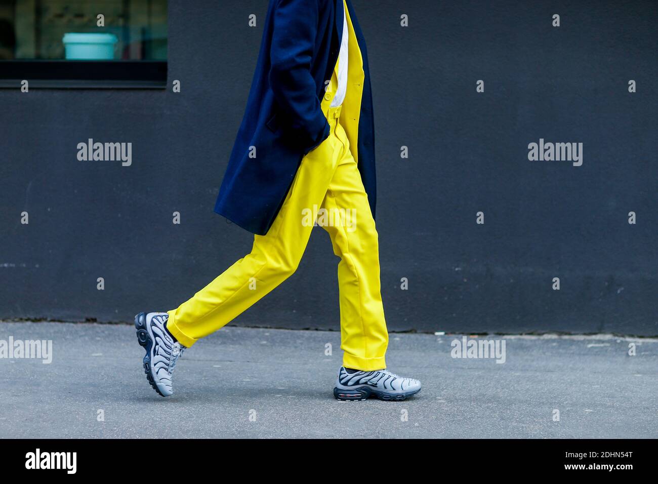 Street style, Roberto de Rosa arriving at Etro Fall-Winter 2016-2017 ...