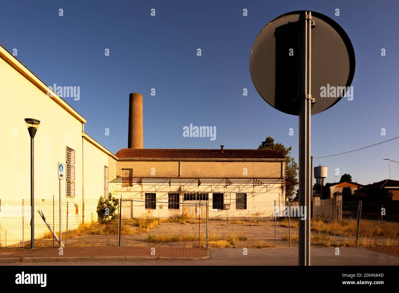 Sunset factory view hi-res stock photography and images - Alamy