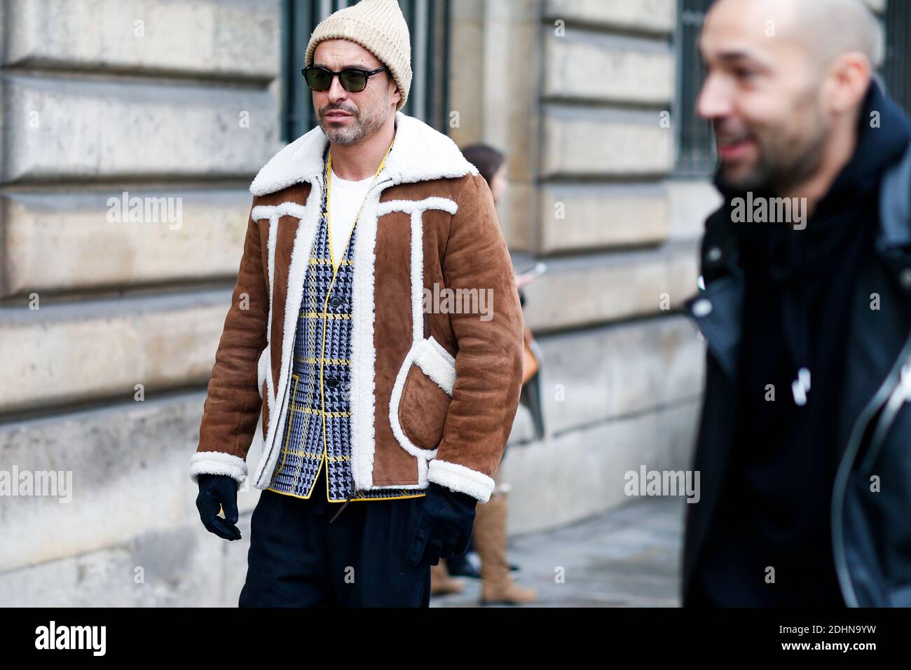 Street style, Alex Badia arriving at Sacai Fall-Winter 2016-2017 ...