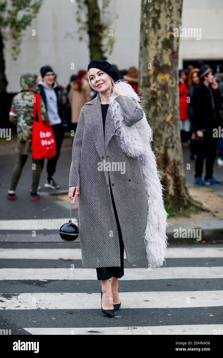 Street style, Ulyana Sergeenko arriving at Dior Fall-Winter 2016-2017 ...