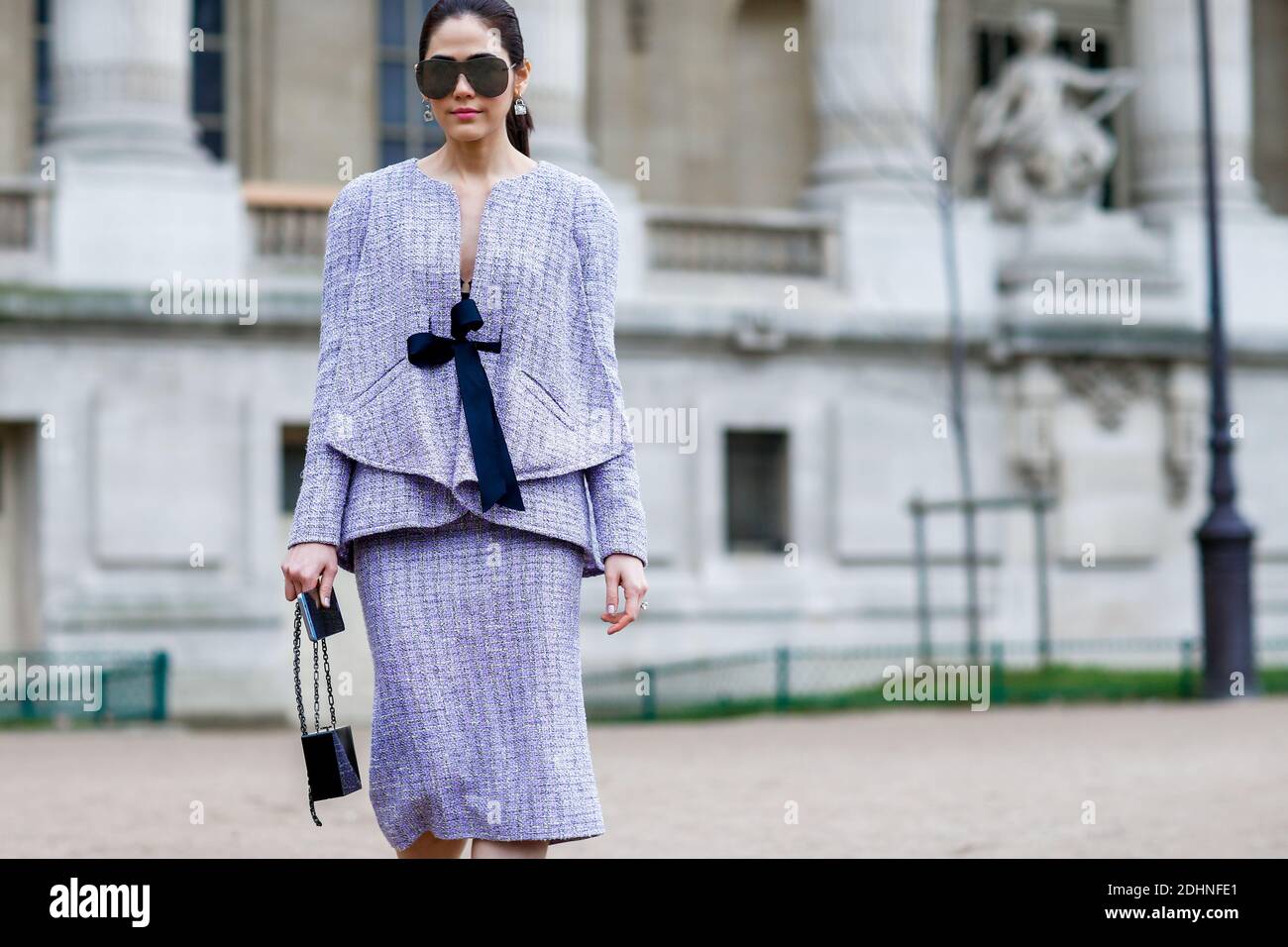 Street style, Araya Alberta Hargate arriving at Chanel Spring-Summer ...