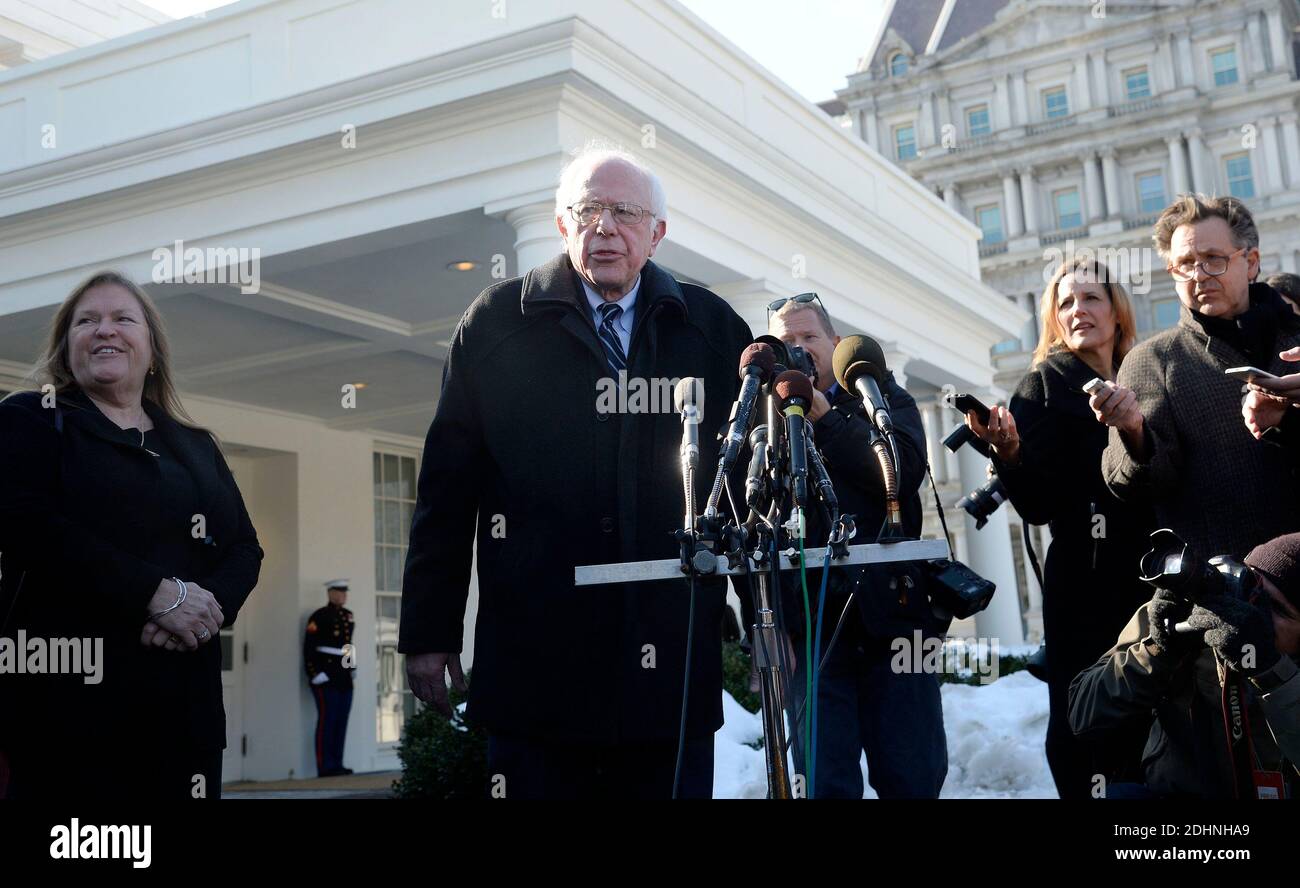 Democratic presidential candidate Sen. Bernie Sanders, I-Vt., speaks to ...