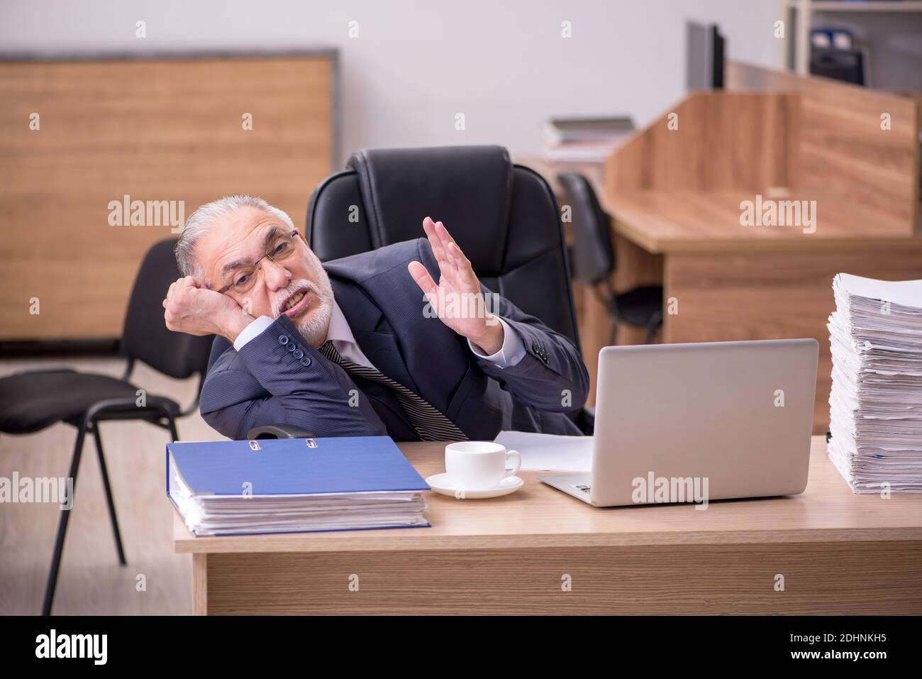 Old employee working in the office Stock Photo - Alamy