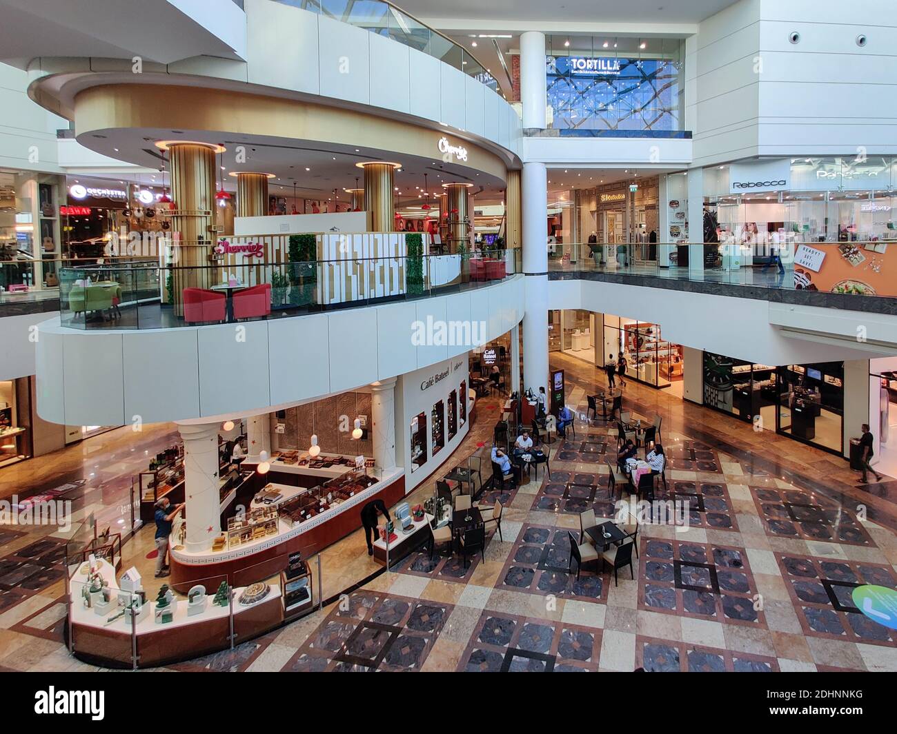 Shopping Mall modern interior design | Dubai festival city mall, an ...