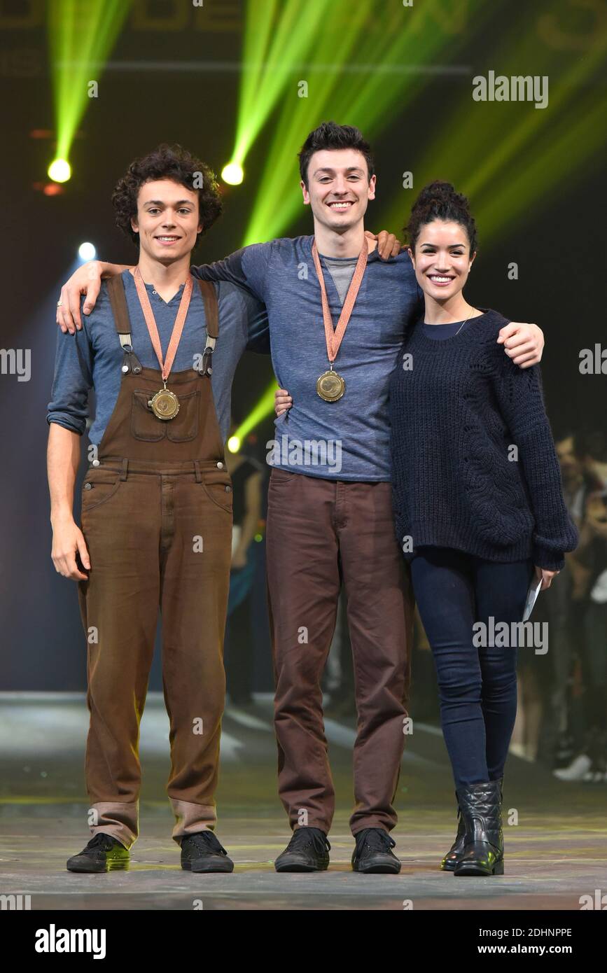 Sabrina Ouazani remet une medaille de bronze au Duo Andre-Leo (roue cyr ...