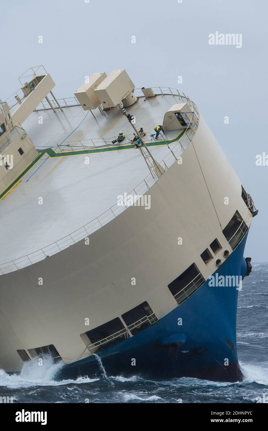 Modern express ship hi-res stock photography and images - Alamy