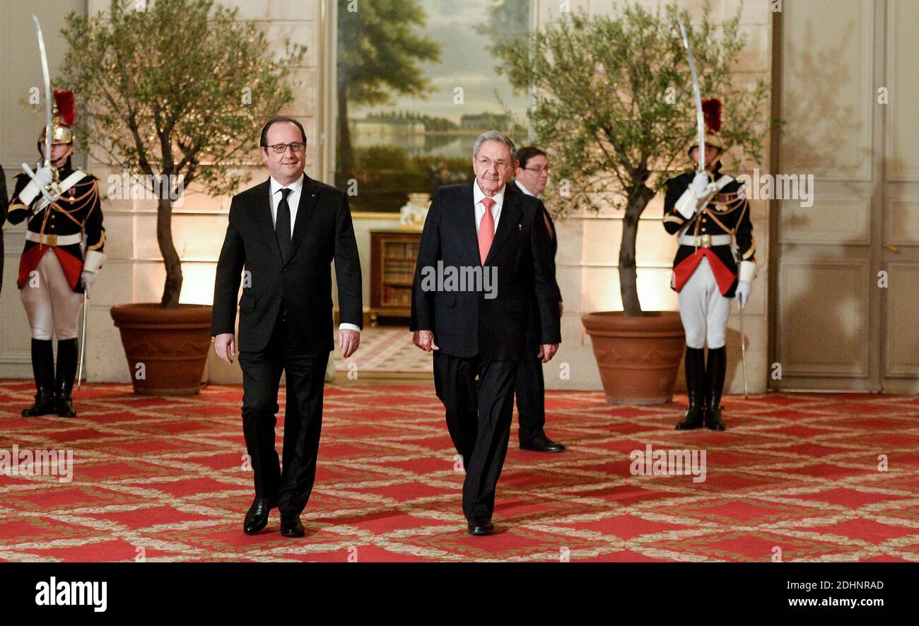French President Francois Hollande and Cuba's President Raul Castro ...