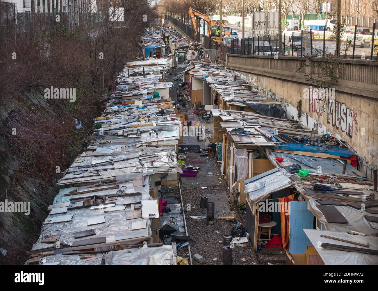 An illegal camp of 400 roms was evacuated by police forces near the ...