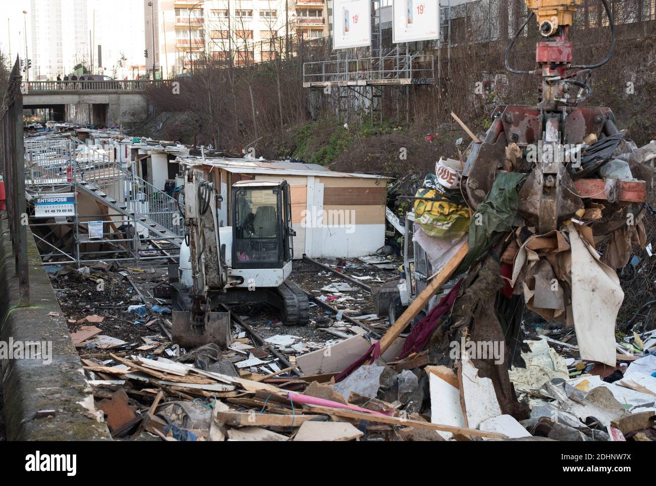 An illegal camp of 400 roms was evacuated by police forces near the ...