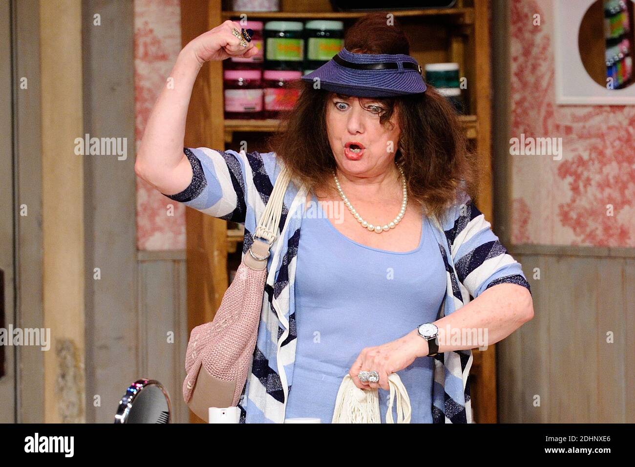 Brigitte Faure joue lors de la Generale de la piece 'Coiffure et ...