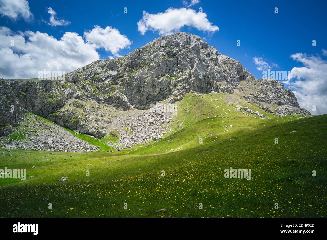 Pyramida hi-res stock photography and images - Alamy