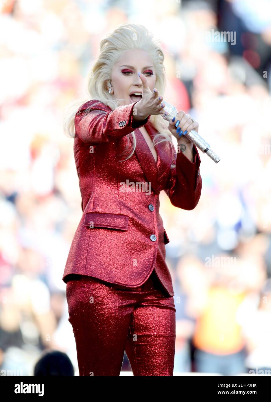 2016 super bowl 50 lady gaga hi-res stock photography and images - Alamy