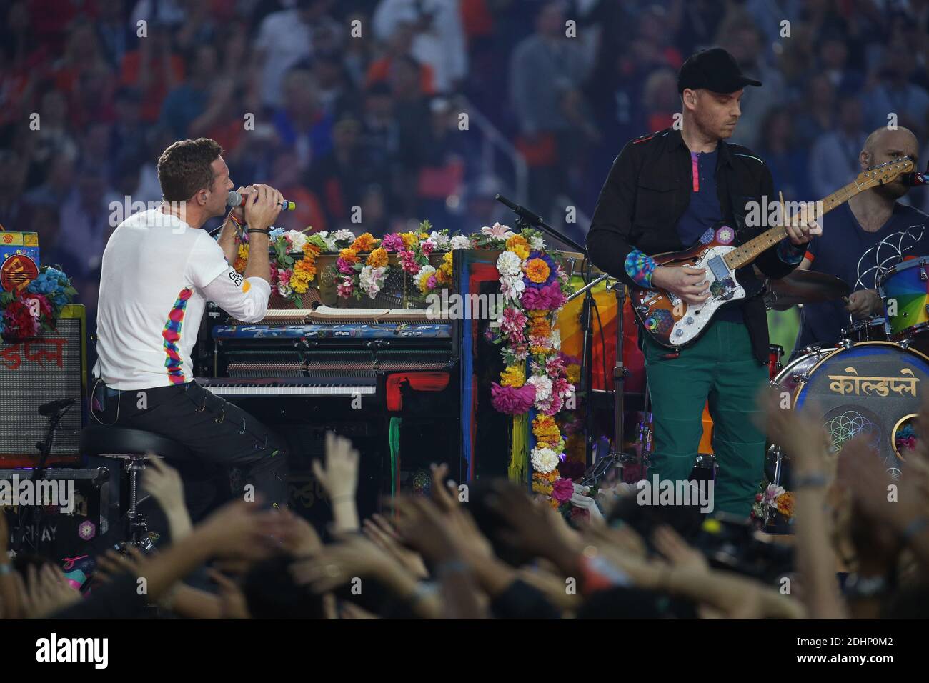Coldplay stadium show hi-res stock photography and images - Alamy