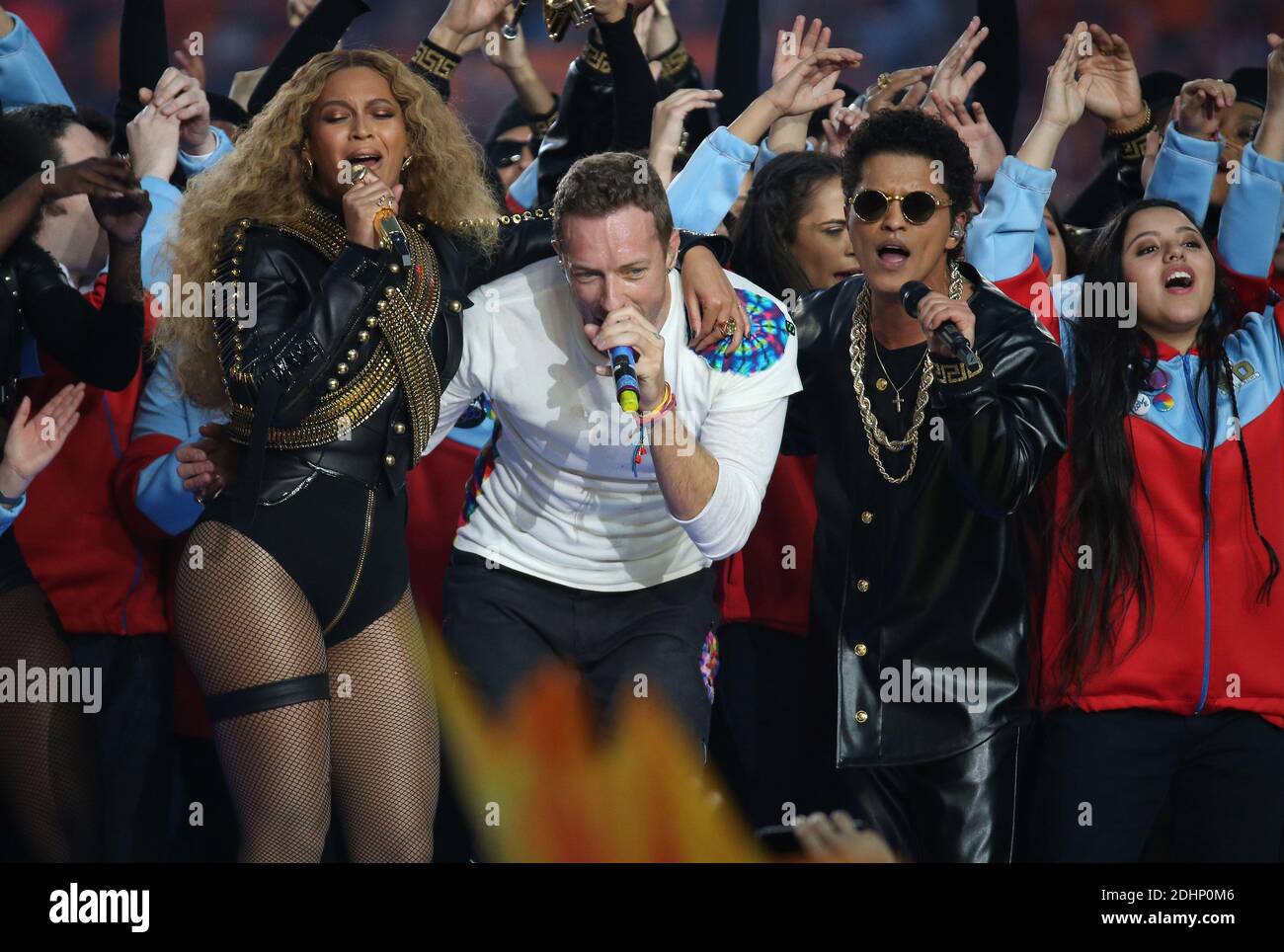 Beyonce super bowl 2016 hi-res stock photography and images - Alamy