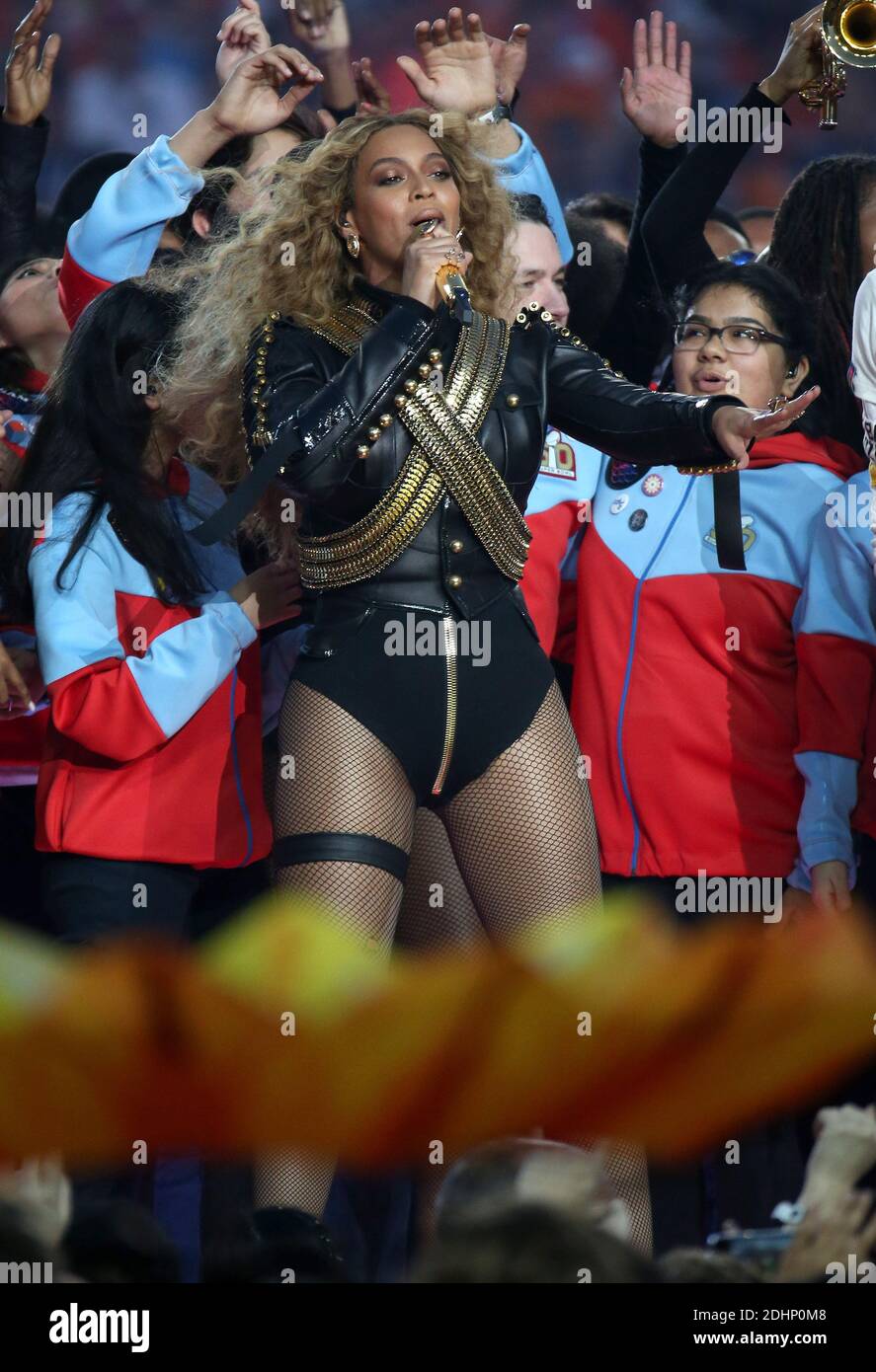 Beyonce super bowl 2016 hi-res stock photography and images - Alamy