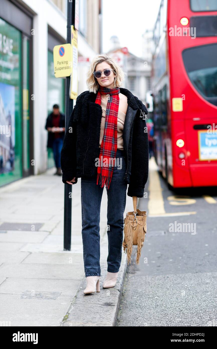 Street style, Adenorah arriving at Barbara Casasola Fall-Winter 2016 ...