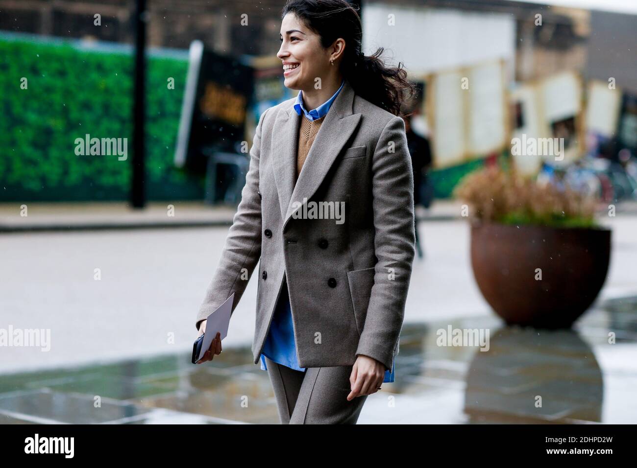 Street style, Caroline Issa arriving at Emilia Wickstead Fall-Winter ...