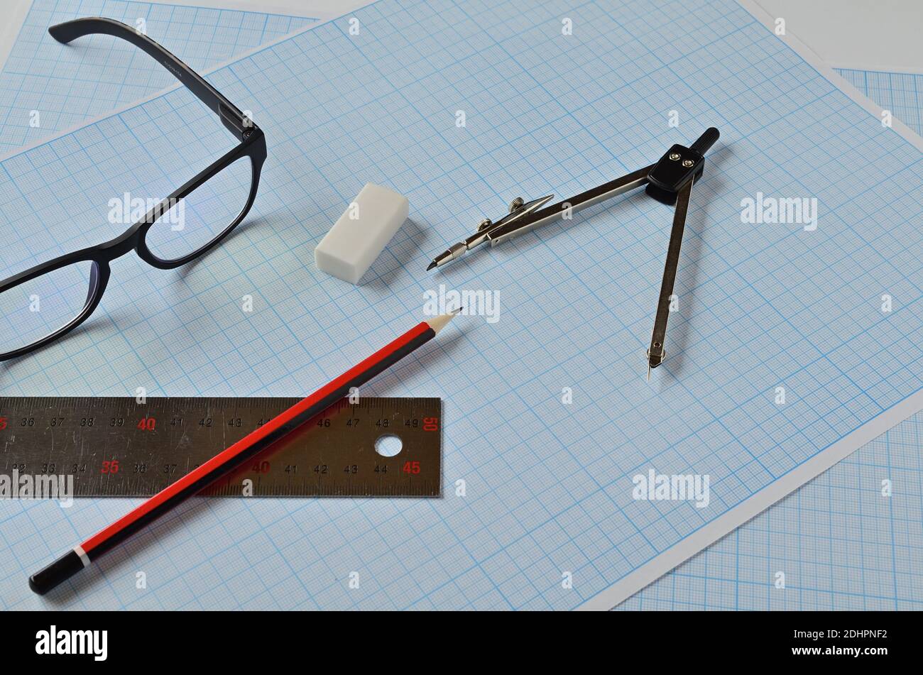 Eyeglasses ruler hi-res stock photography and images - Alamy