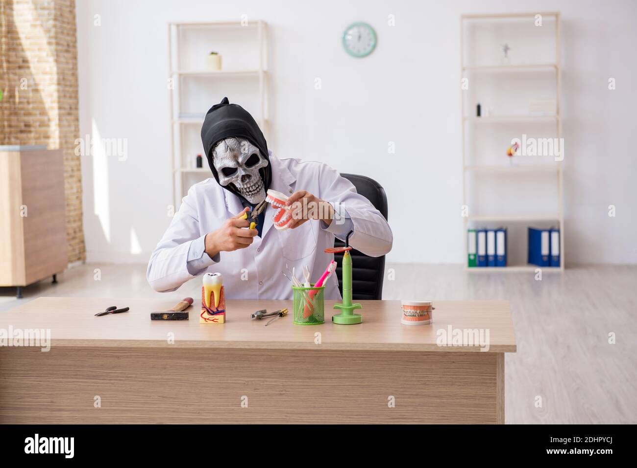 Demon dentist hi-res stock photography and images - Alamy