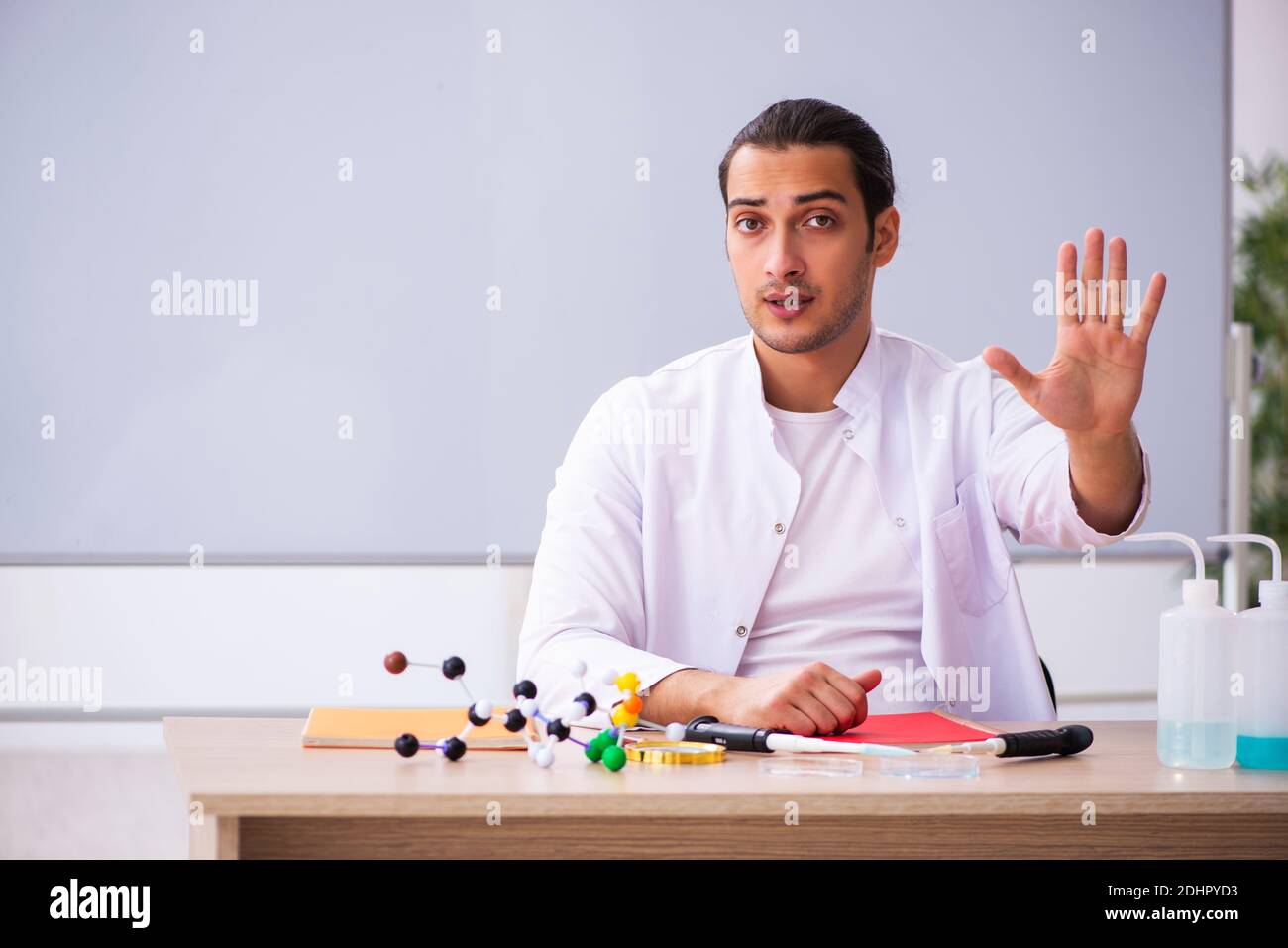 Young chemistry teacher in the classroom Stock Photo - Alamy