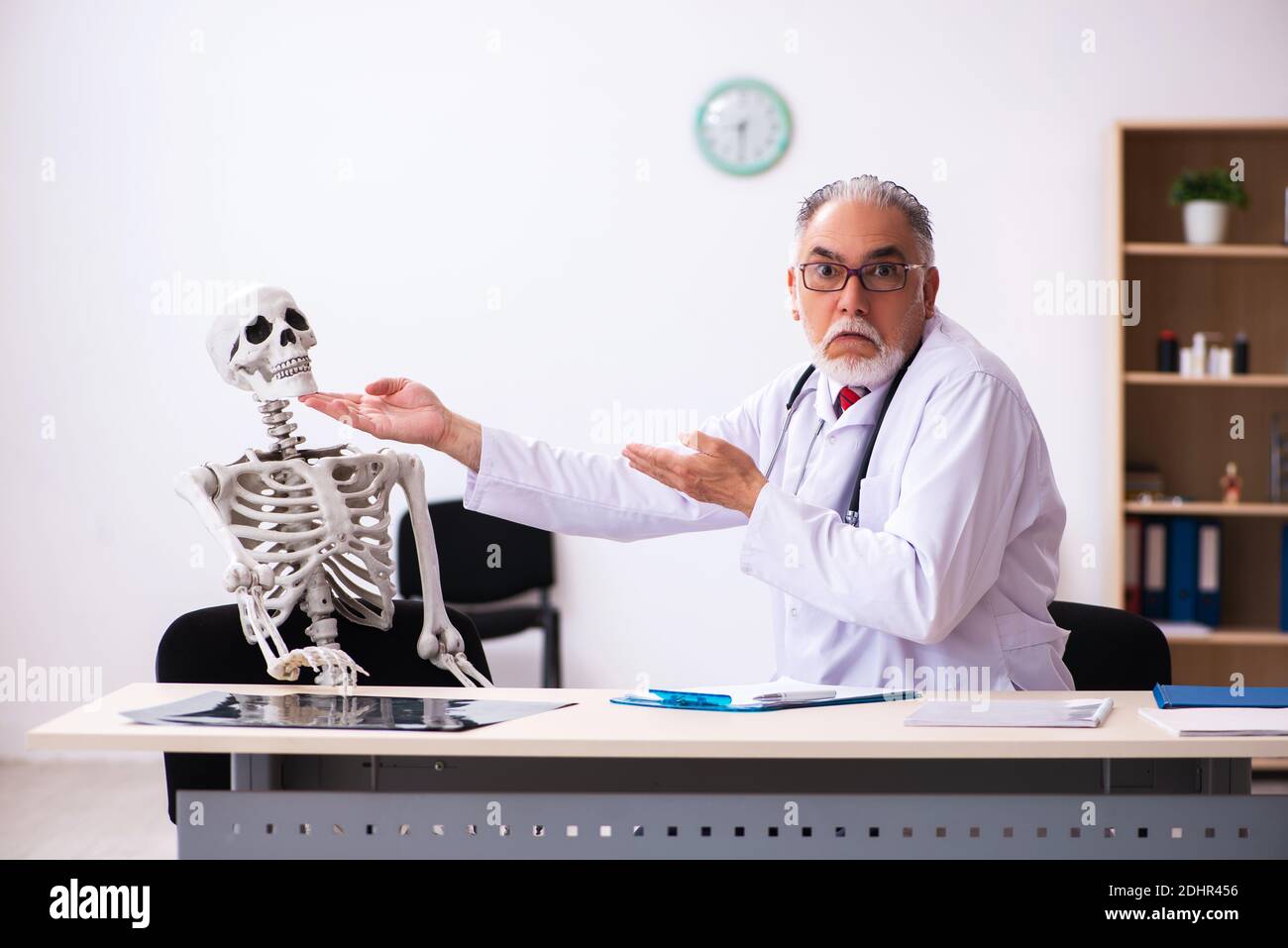 Old doctor and skeleton patient in the clinic Stock Photo - Alamy