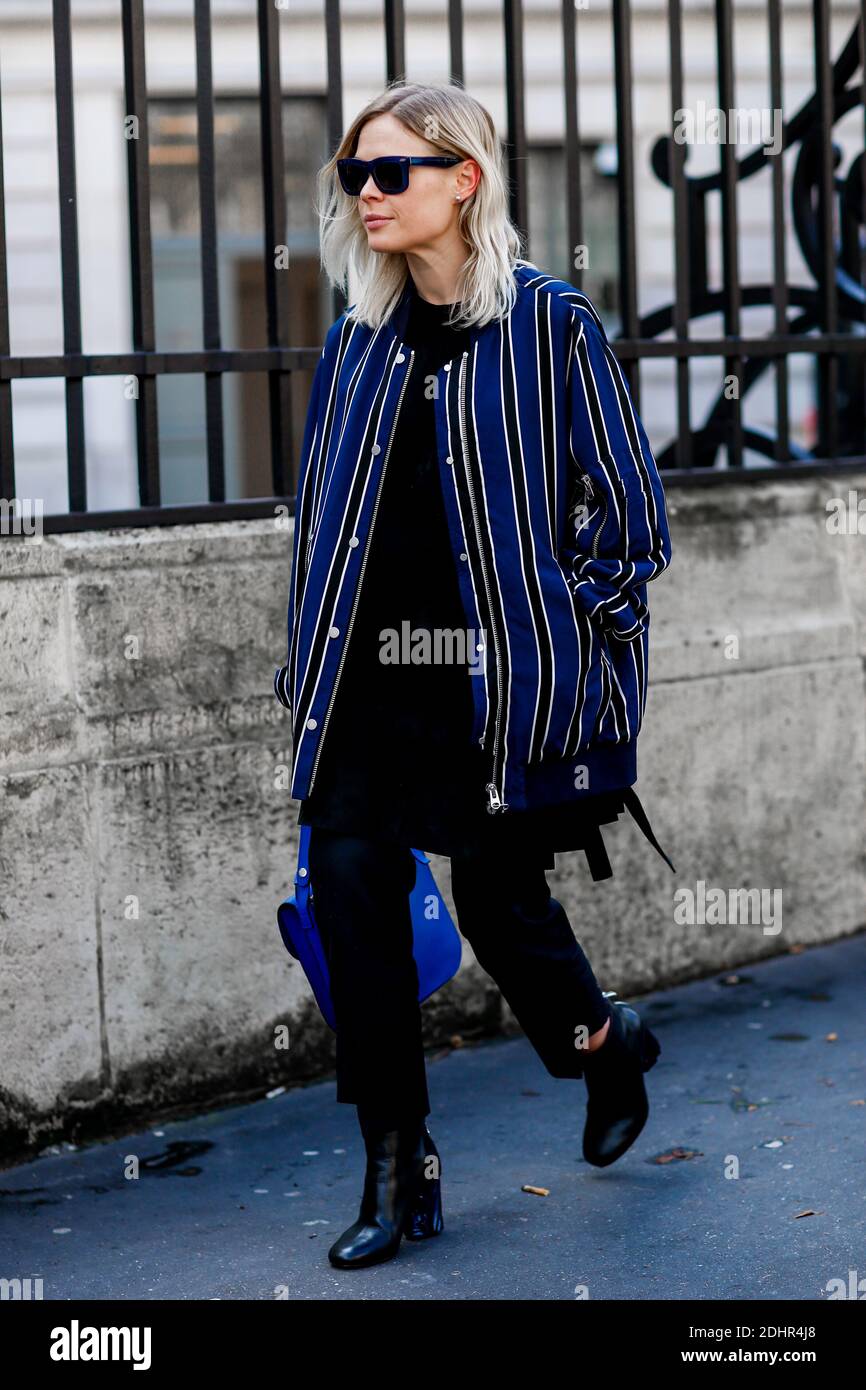 Street style, Jessie Bush arriving at Acne Fall-Winter 2016-2017 show ...