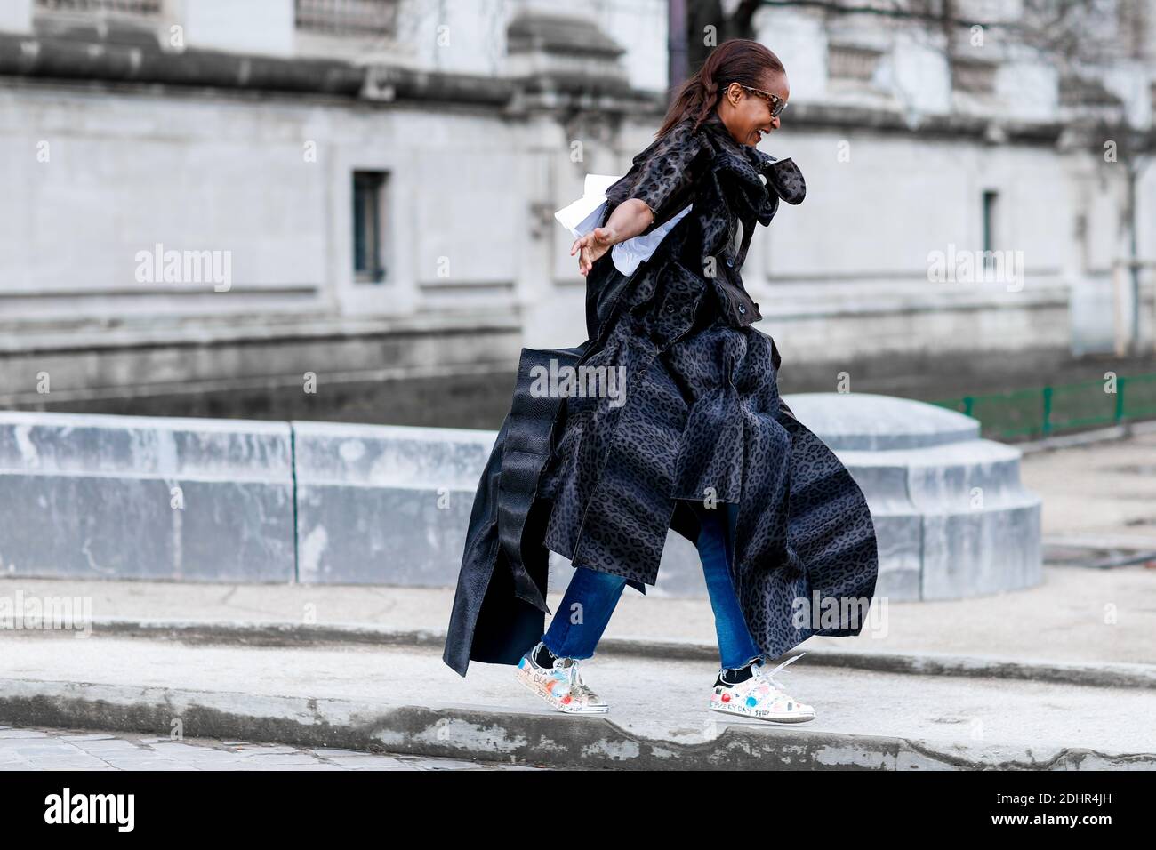 street style, Michelle Elie arriving at Mugler Fall-Winter 2016-2017 ...