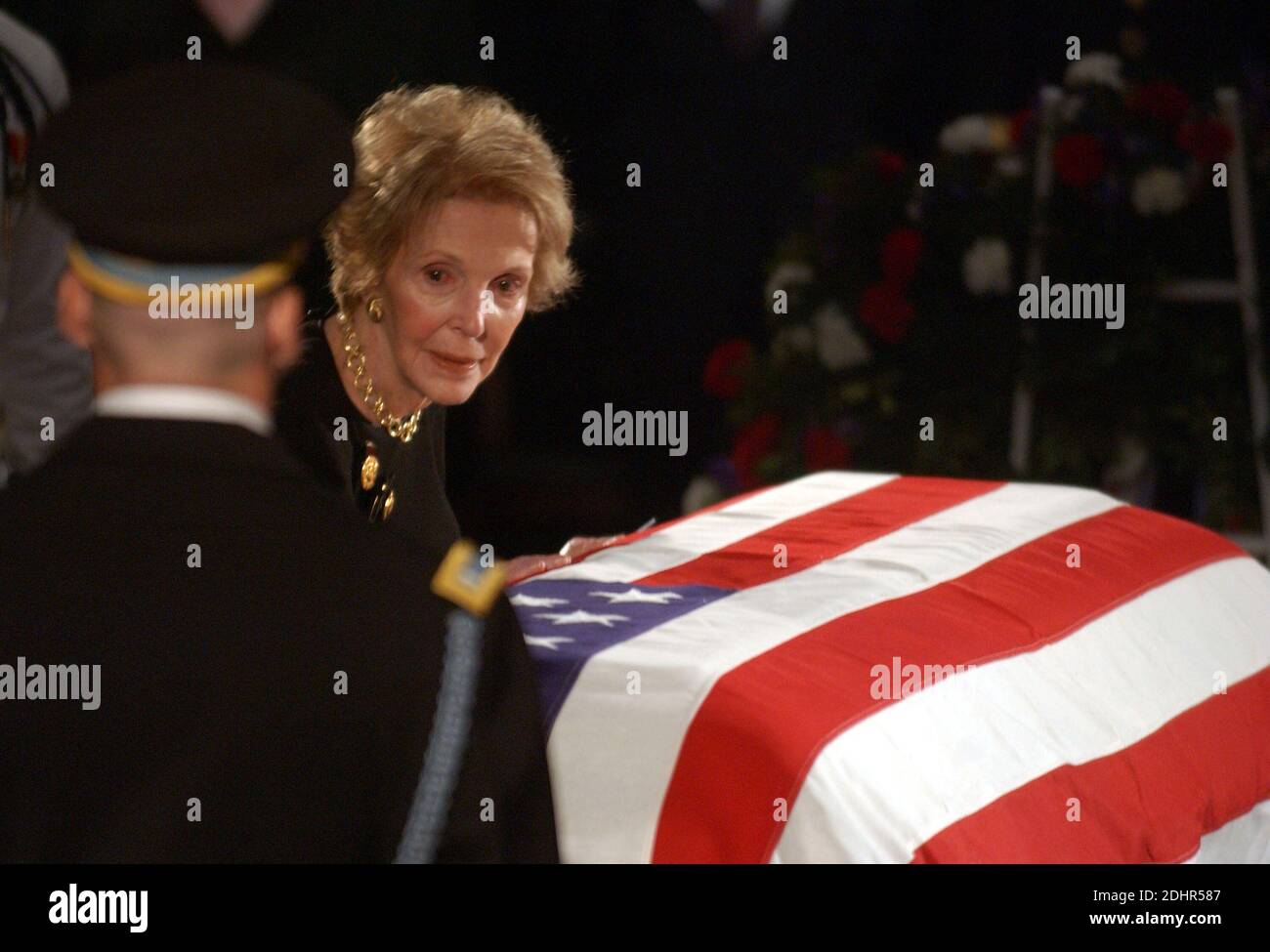 Nancy reagan ronald reagan casket hi-res stock photography and images ...