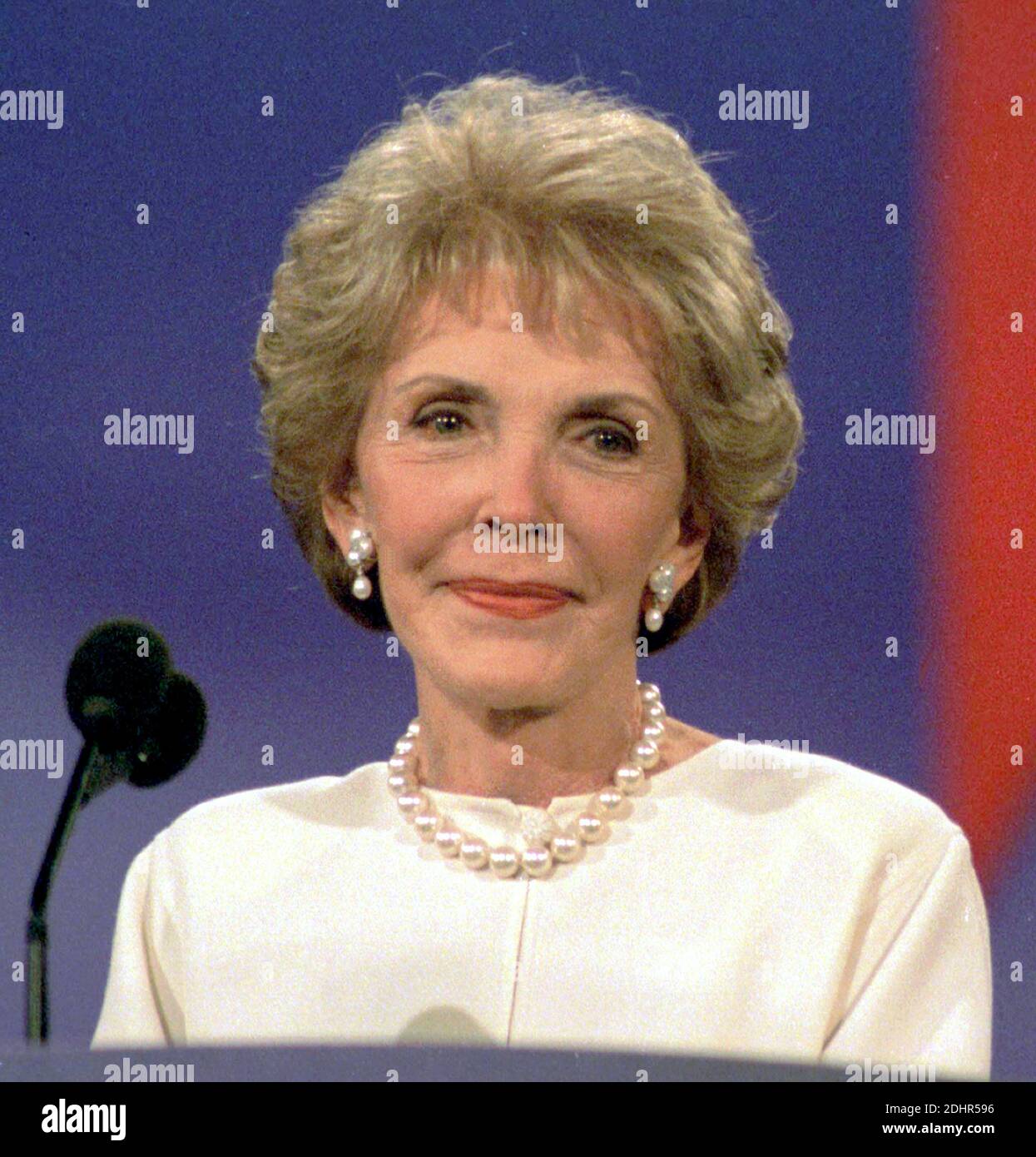 Nancy reagan in 1996 hi-res stock photography and images - Alamy