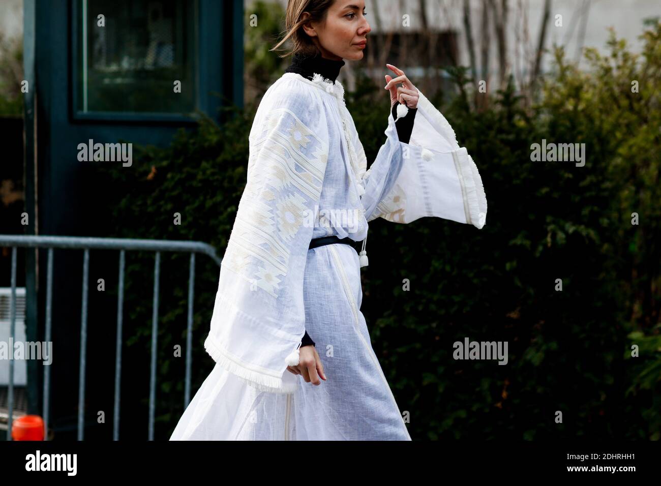 Street style, Julie Pelipas arriving at Chanel Fall-Winter 2016-2017 ...